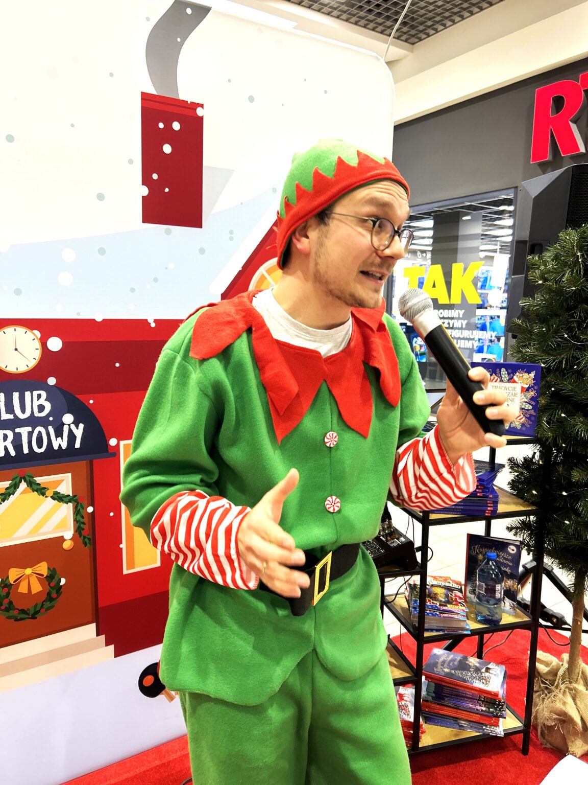 Profesjonalne prowadzenie imprez z energią – konferansjer w roli Elfa ...